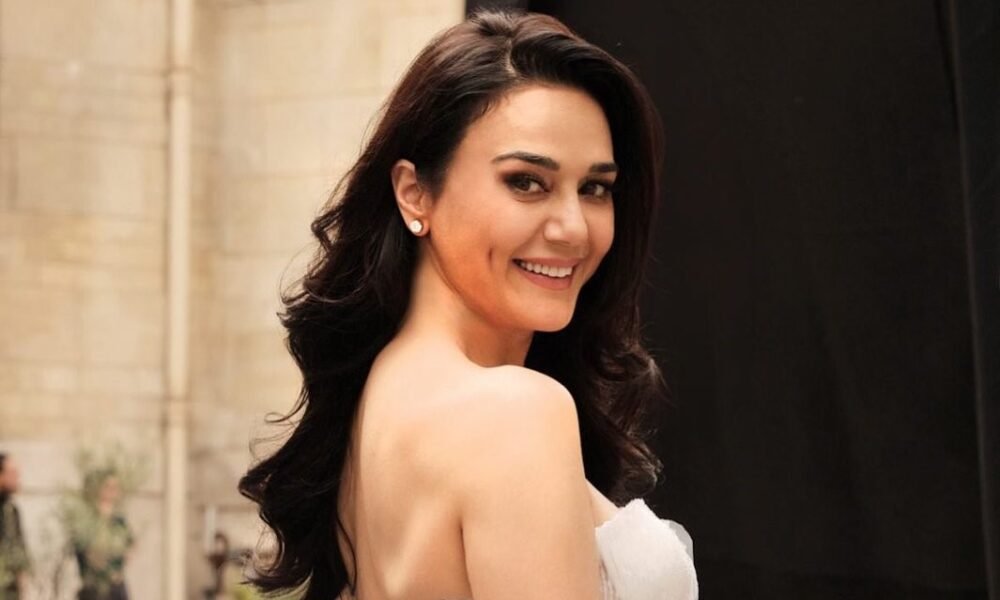 Actress With Gorgeous Dimples Preity Zinta Sets Instagram Ablaze ...
